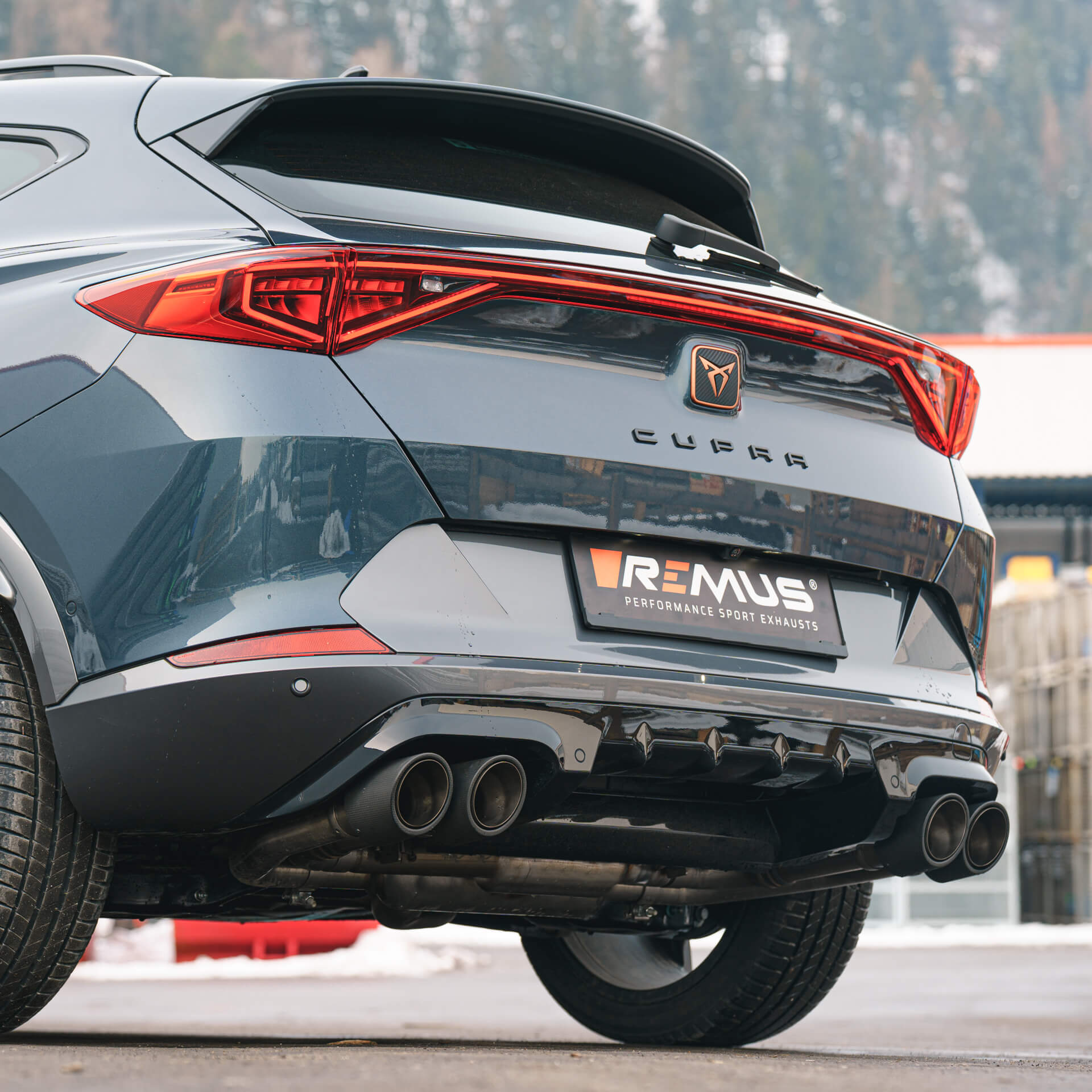 Sport exhaust CUPRA Formentor VZ E-Hybrid, centered (absorption ...