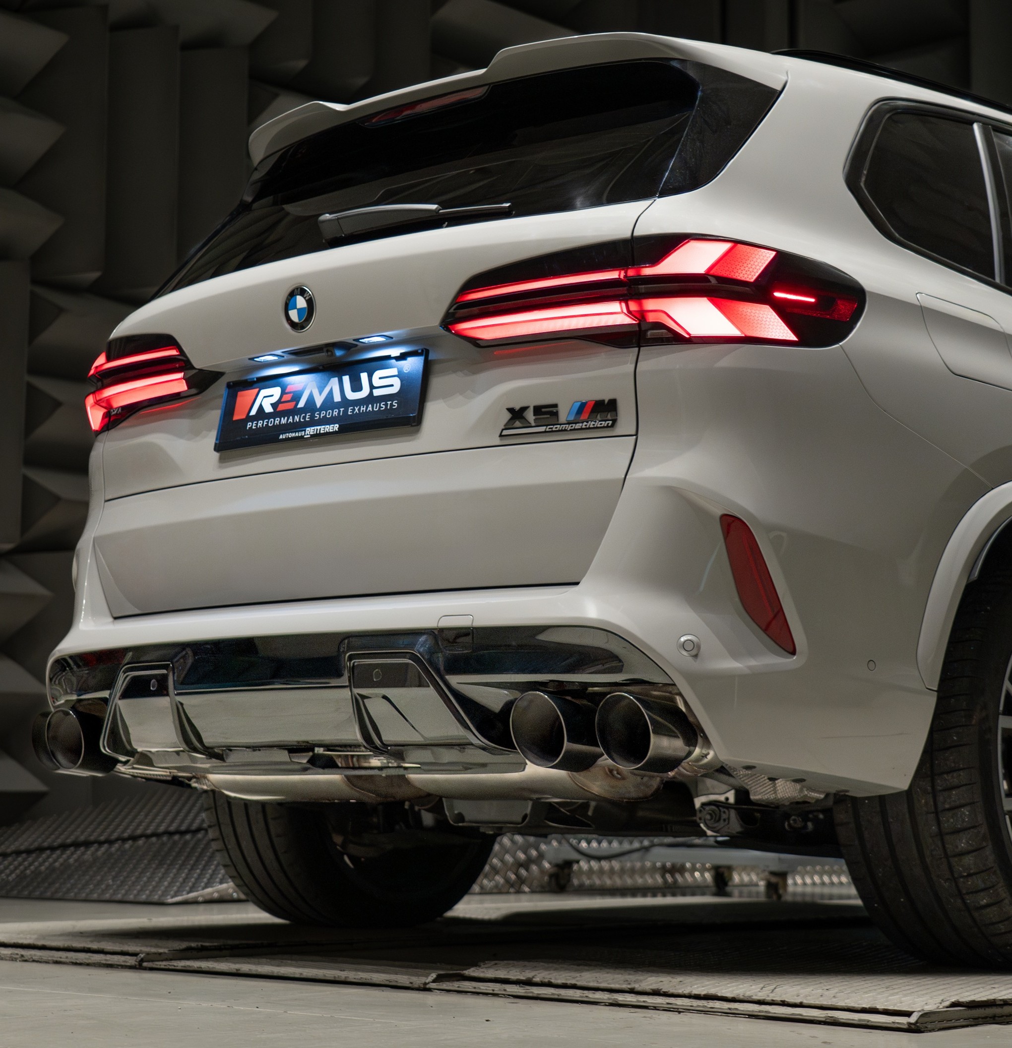 Axle-Back Sport exhaust centered for the BMW X5M