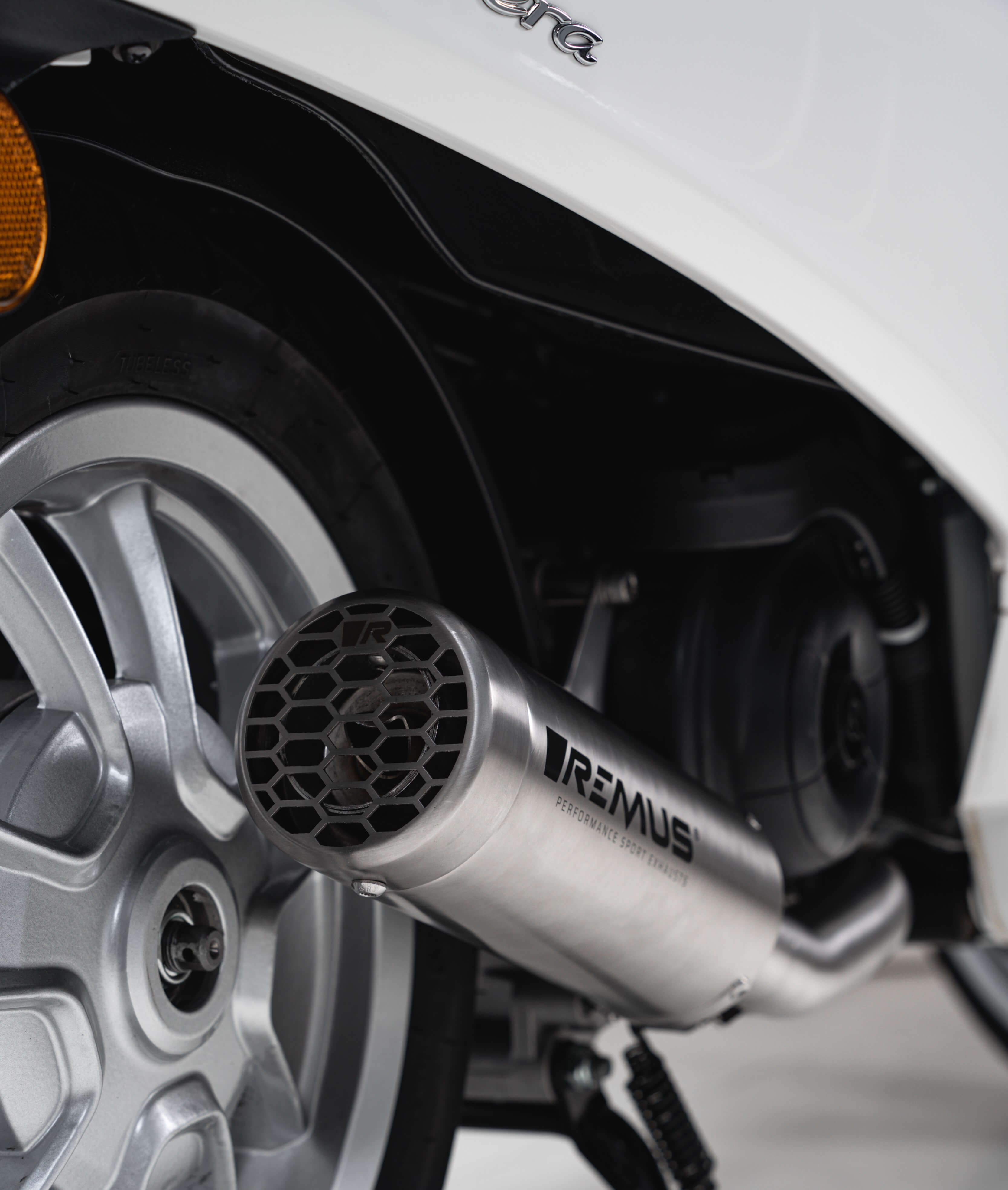 Slip-On REMUS MESH (sport silencer) Vespa Primavera 50, stainless steel ...